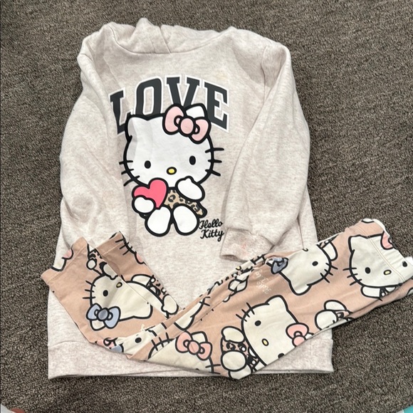 Hello Kitty | Matching Sets | Hm Hello Kitty Cream And Pink Pajama Set ...